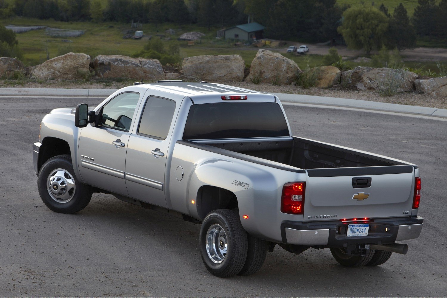 Chevrolet Silverado 3500 HD II (GMT900, facelift 2011) Crew Cab Long ...